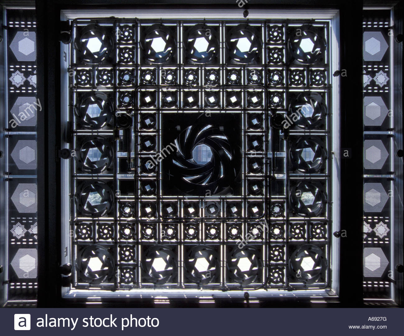 Detail of facade in the Institut du Monde Arabe, Arab World Stock Photo ...