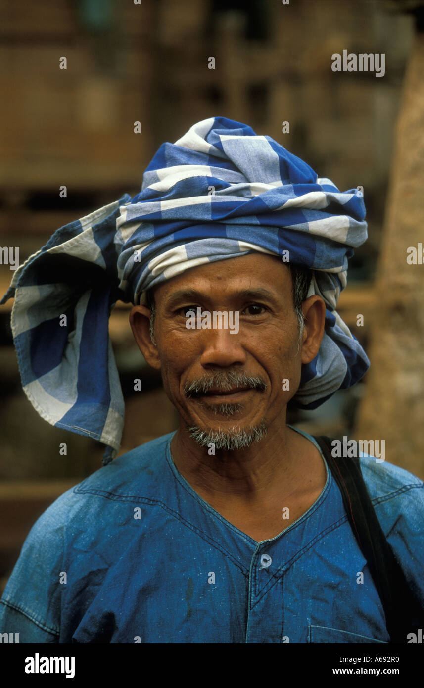 A Shan man in a traditional headcloth in the village of Mae Lana Mae ...