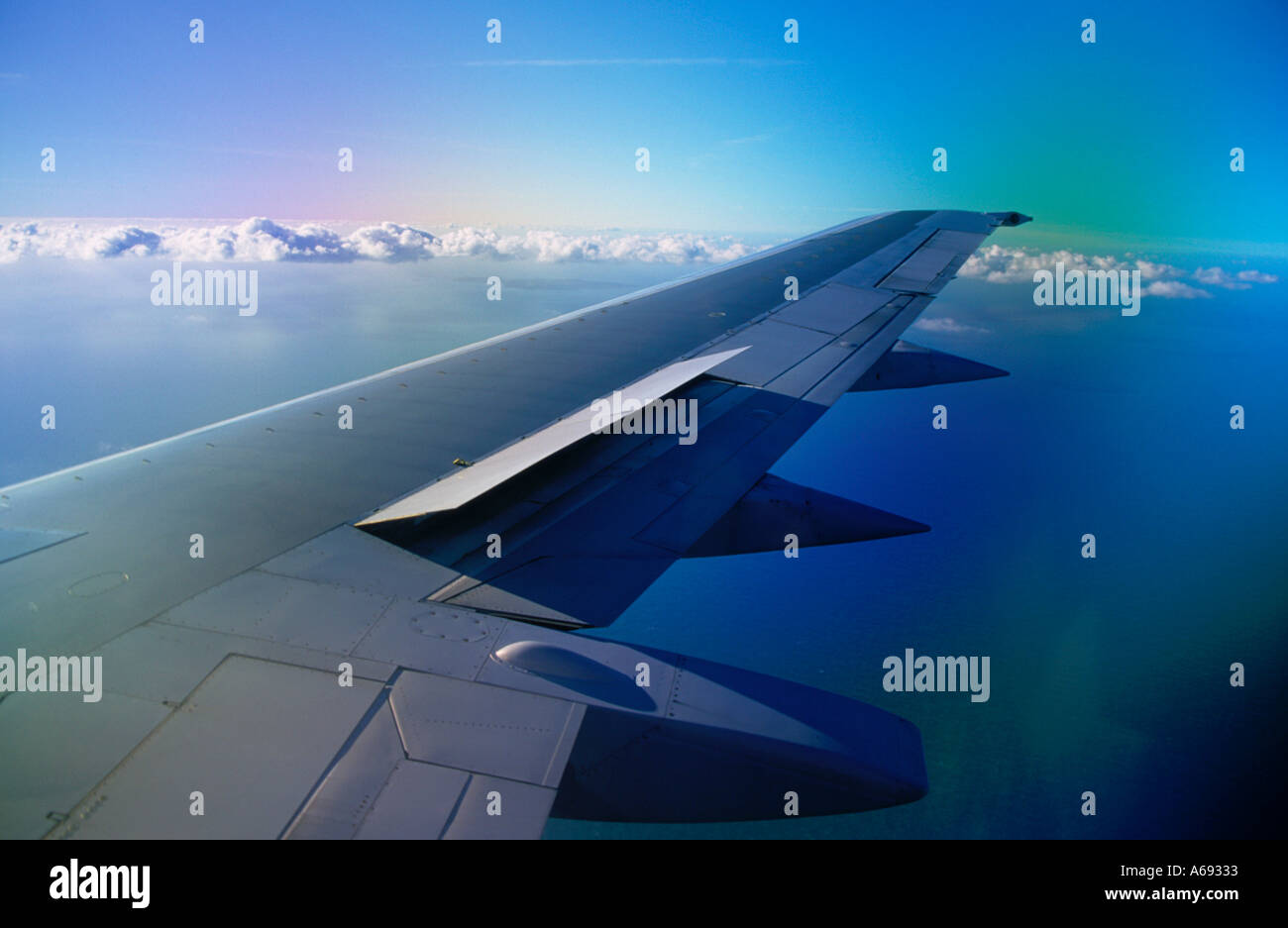View of Boeing 737 wing in flight from porthole Stock Photo - Alamy