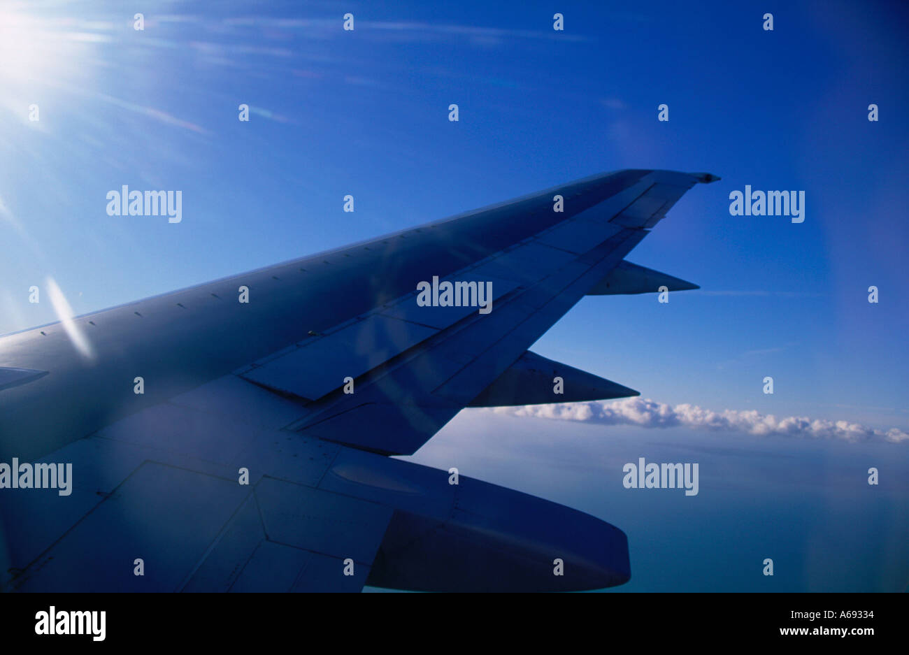 Wing of a boeing 737 hi-res stock photography and images - Alamy