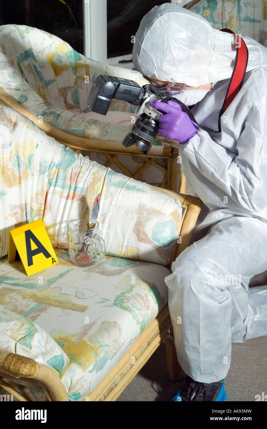 Finding crime scene evidence hi-res stock photography and images - Alamy