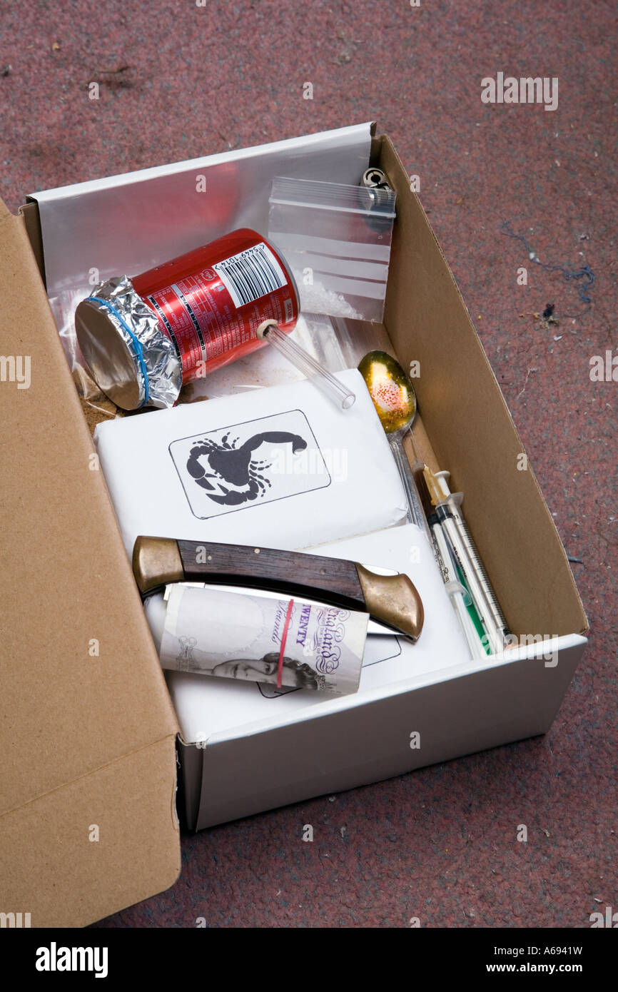Typical drug dealer drugs and drug paraphernalia Stock Photo - Alamy