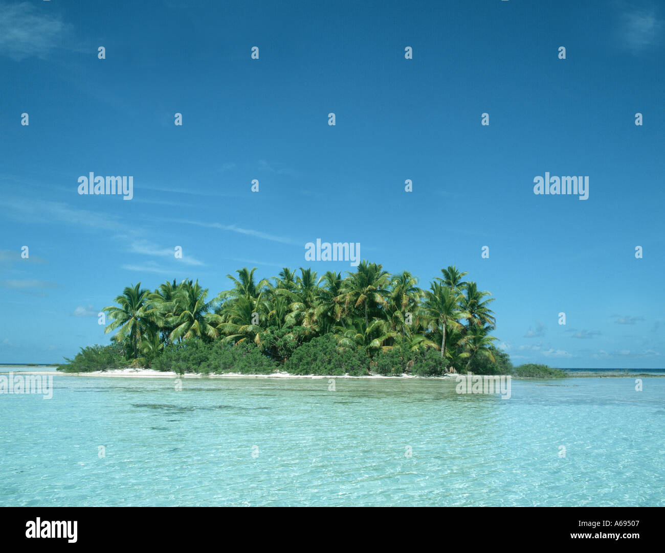 small uninhabited tropical island in Caribbean Stock Photo - Alamy