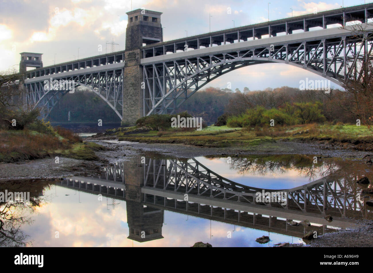 Britannia tubular bridge hi-res stock photography and images - Alamy