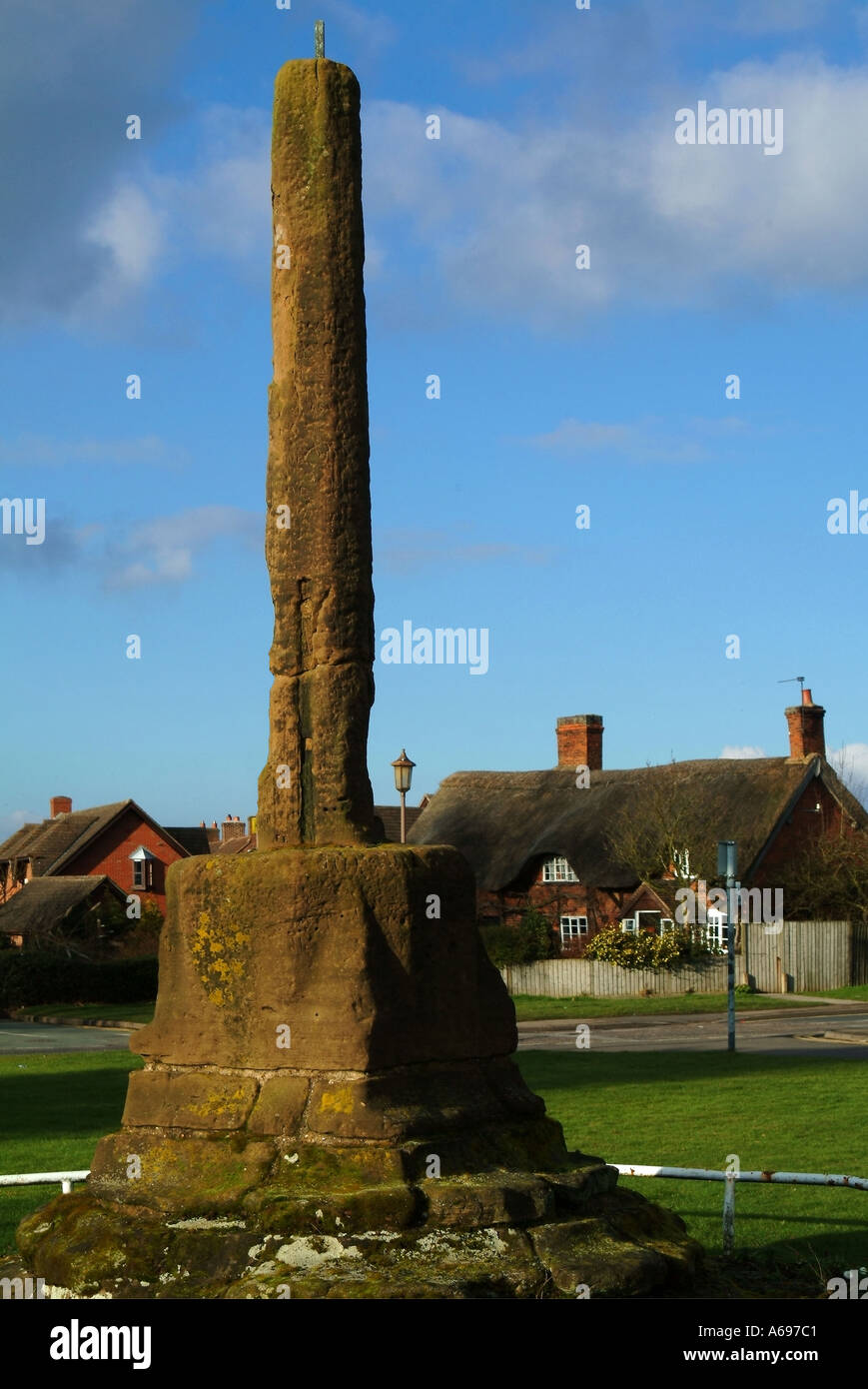 england midlands warwickshire meriden wayside cross marking the centre ...