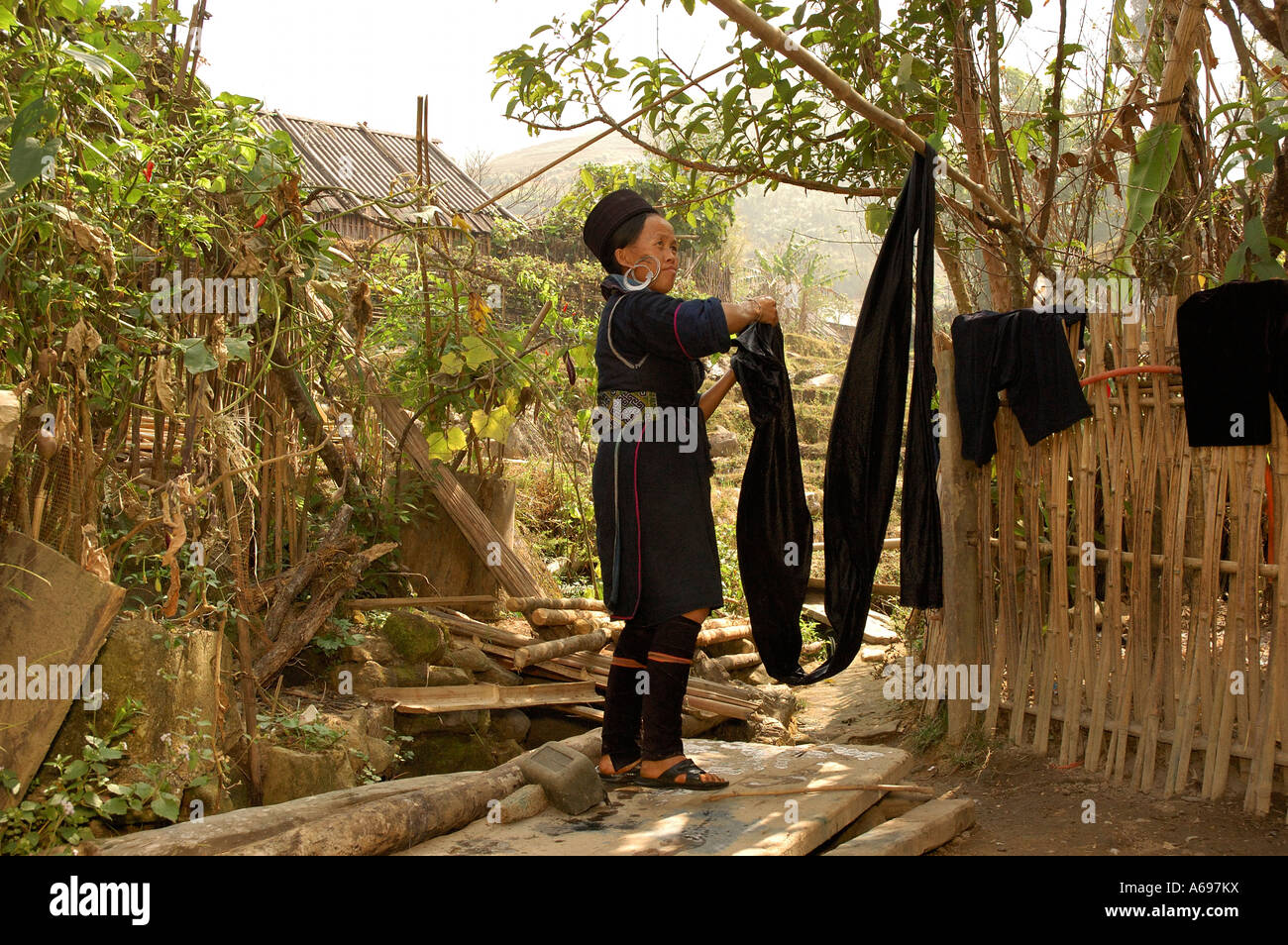Black Hmong Indigenous people, Lao Chai, Sapa, Vietnam Stock Photo - Alamy