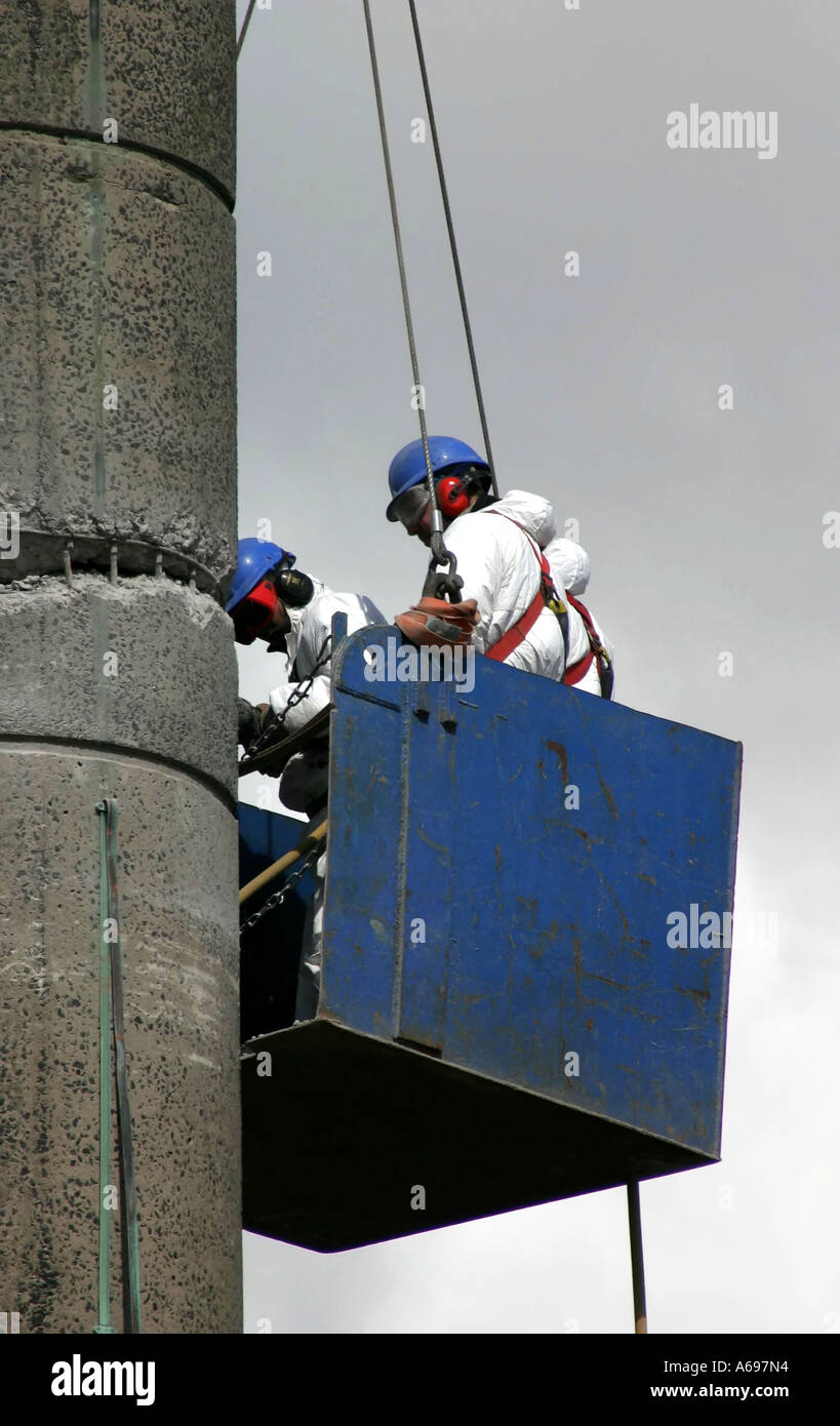 Men working at height hi-res stock photography and images - Alamy