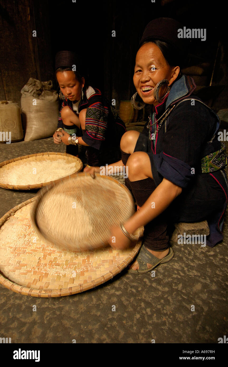 Black Hmong Indigenous people, Lao Chai, Sapa, Vietnam Stock Photo - Alamy