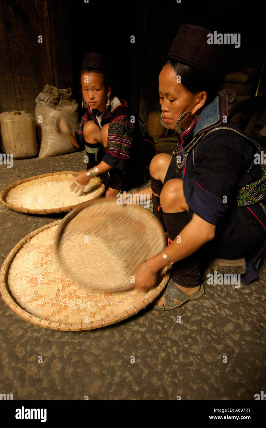 Black Hmong Indigenous people, Lao Chai, Sapa, Vietnam Stock Photo - Alamy