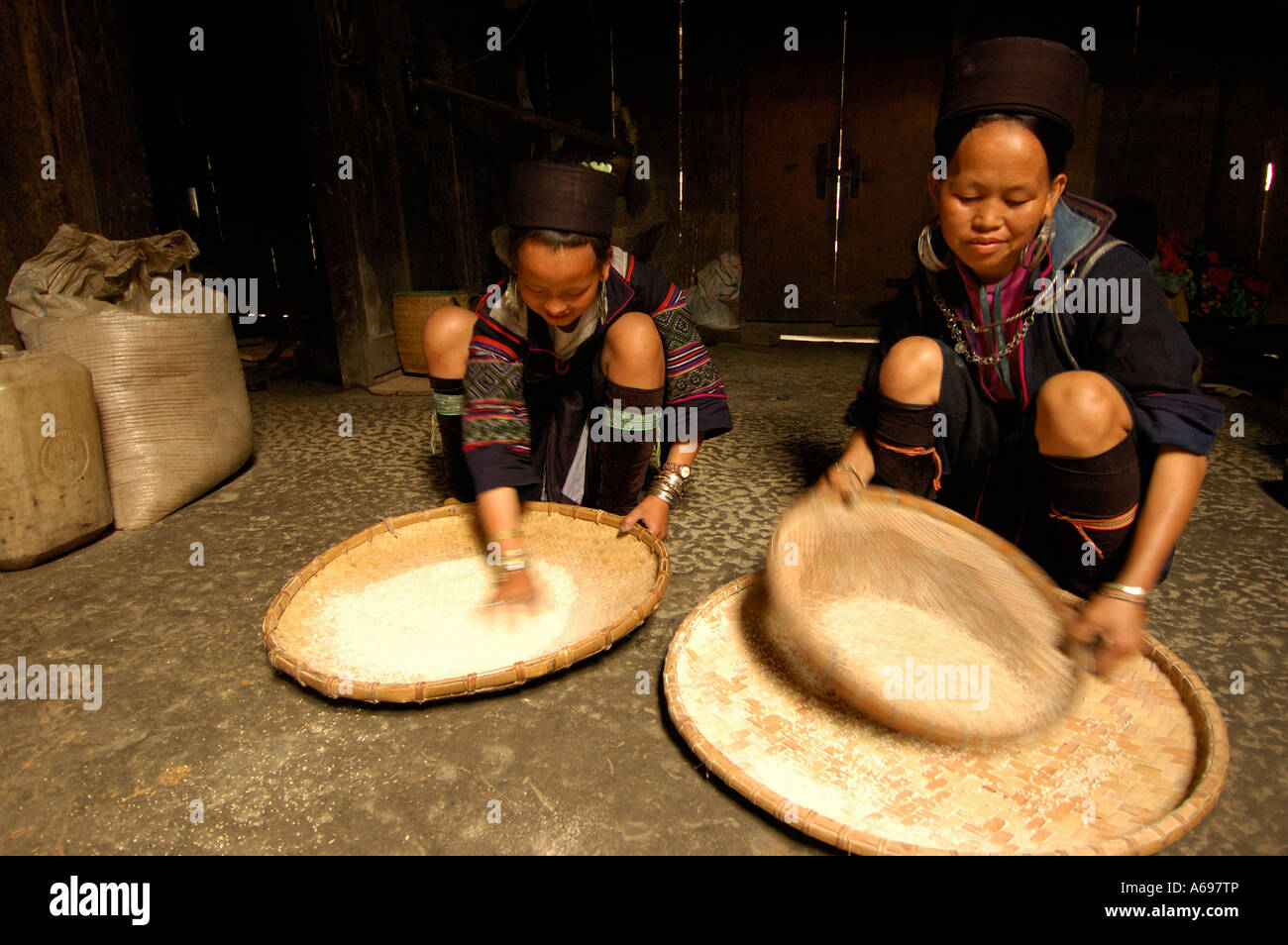 Black Hmong Indigenous people, Lao Chai, Sapa, Vietnam Stock Photo - Alamy