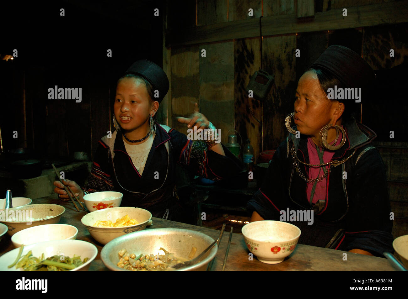 Black Hmong Indigenous people, Lao Chai, Sapa, Vietnam Stock Photo - Alamy