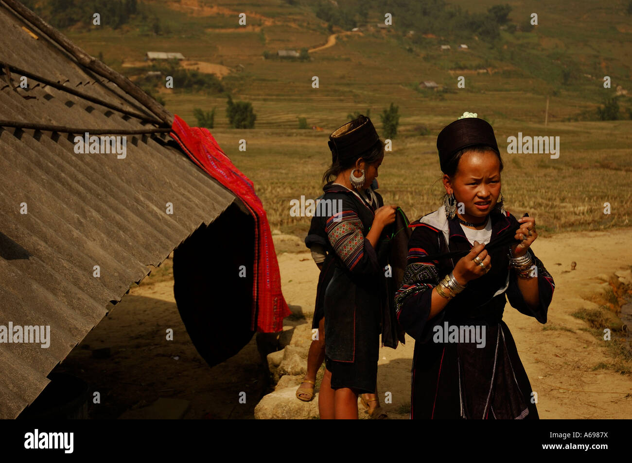 Black Hmong Indigenous people, Lao Chai, Sapa, Vietnam Stock Photo - Alamy
