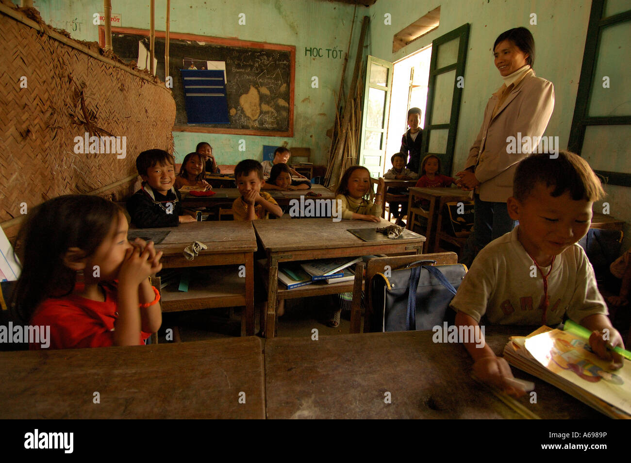 Black Hmong Indigenous school children, Lao Chai, Sapa, Vietnam Stock ...