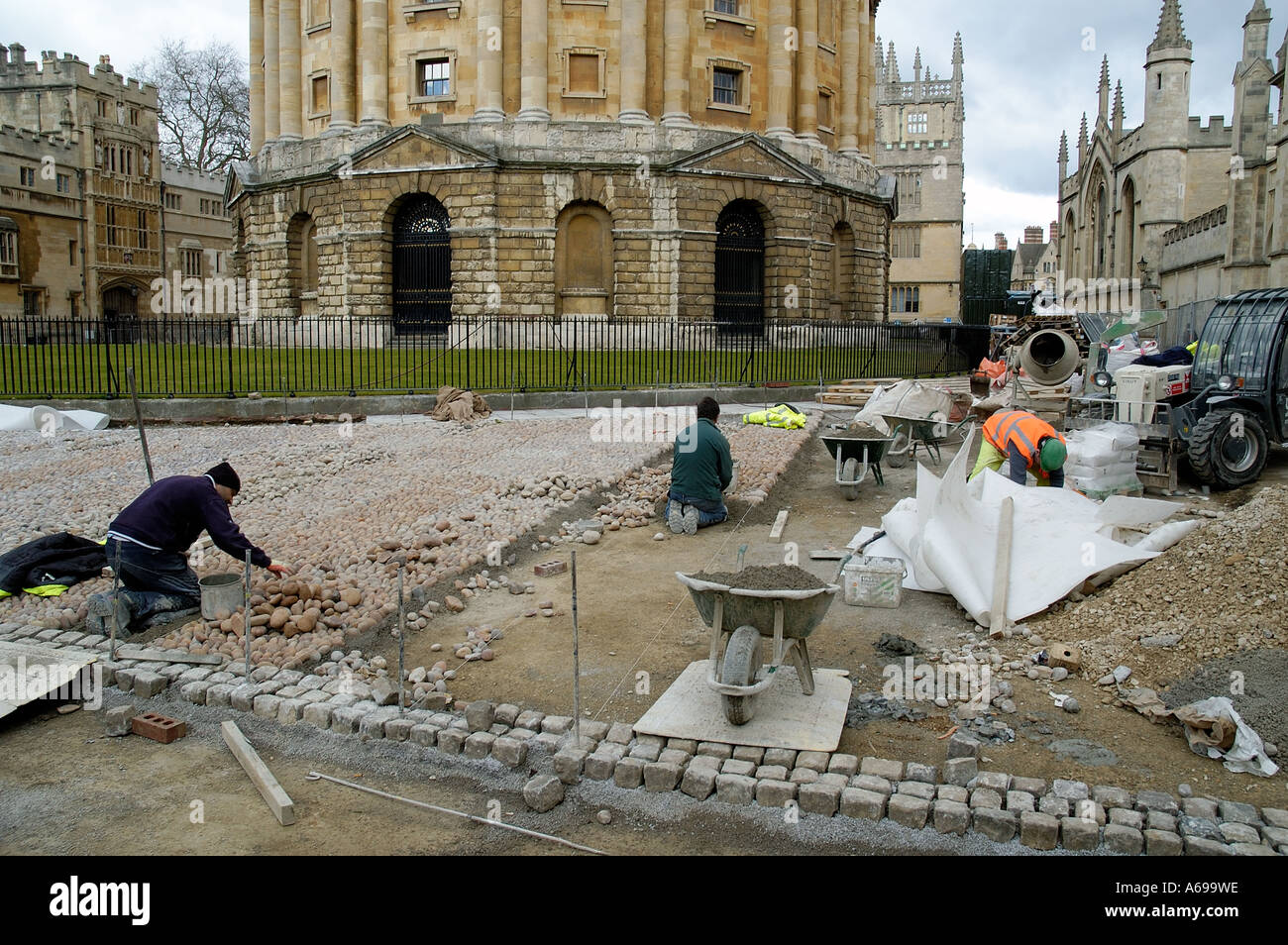Laying cobblestones hi-res stock photography and images - Alamy
