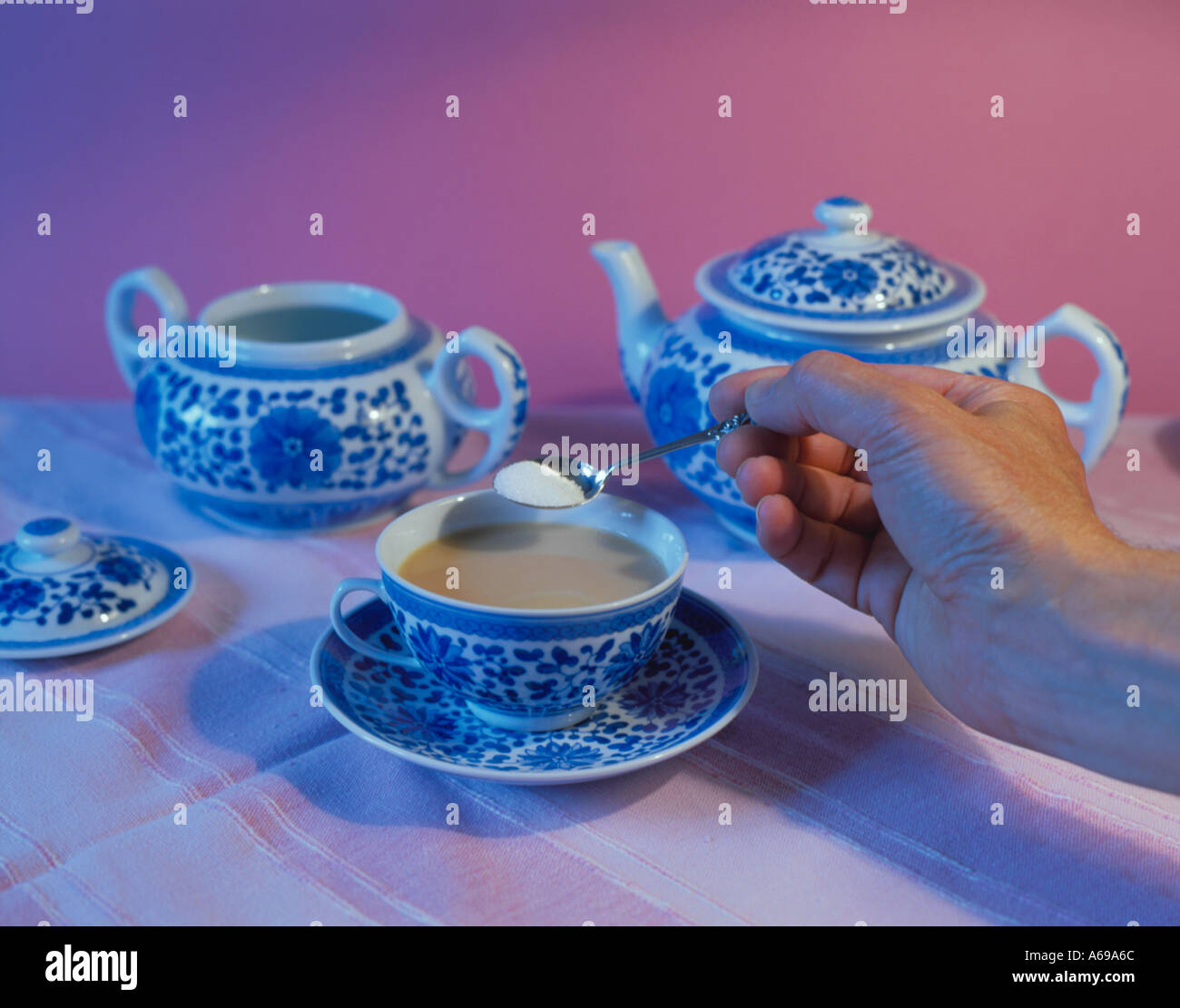 Ming tea cup hi-res stock photography and images - Alamy