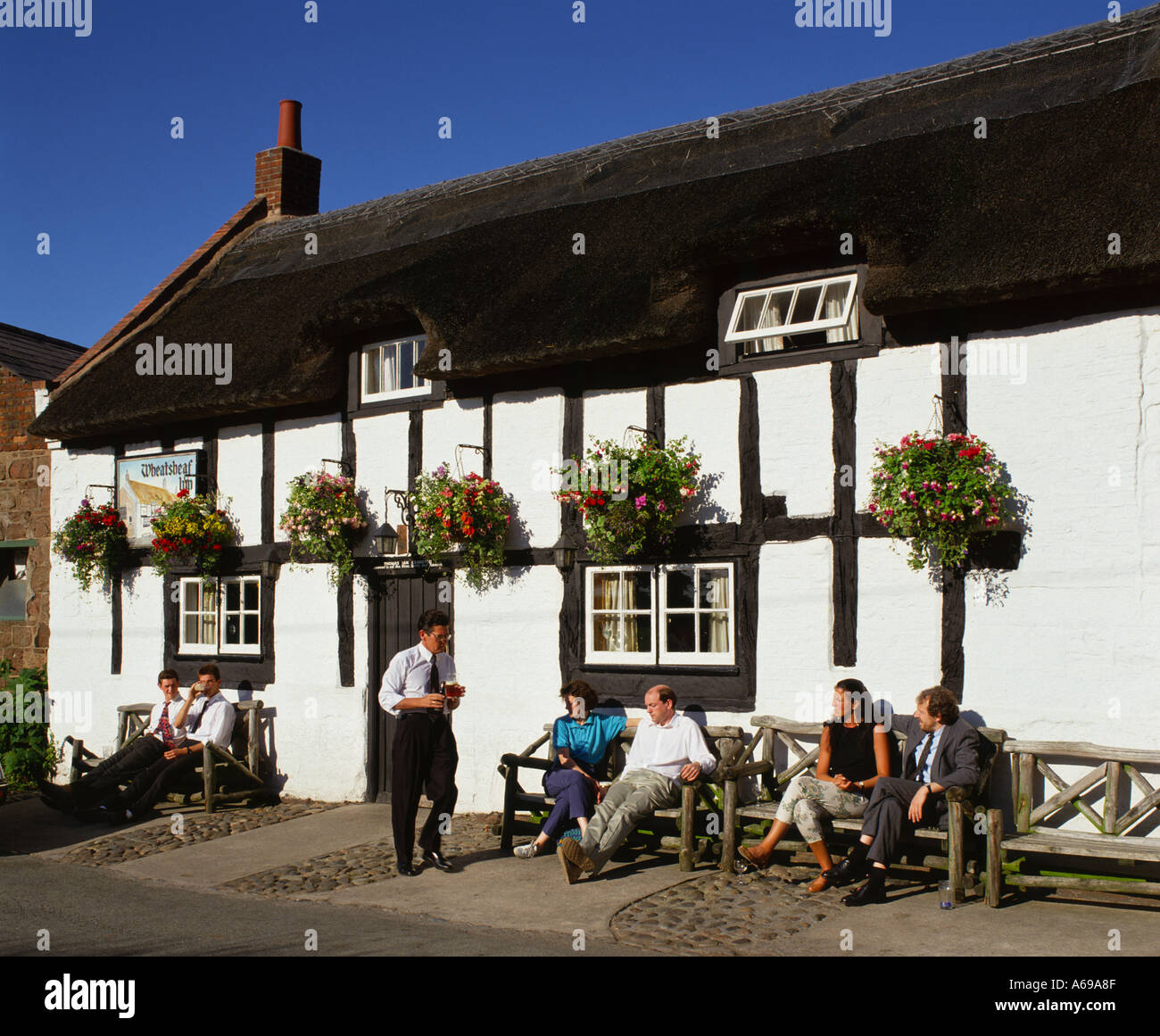 Country Pub Wirral Merseyside England Stock Photo - Alamy