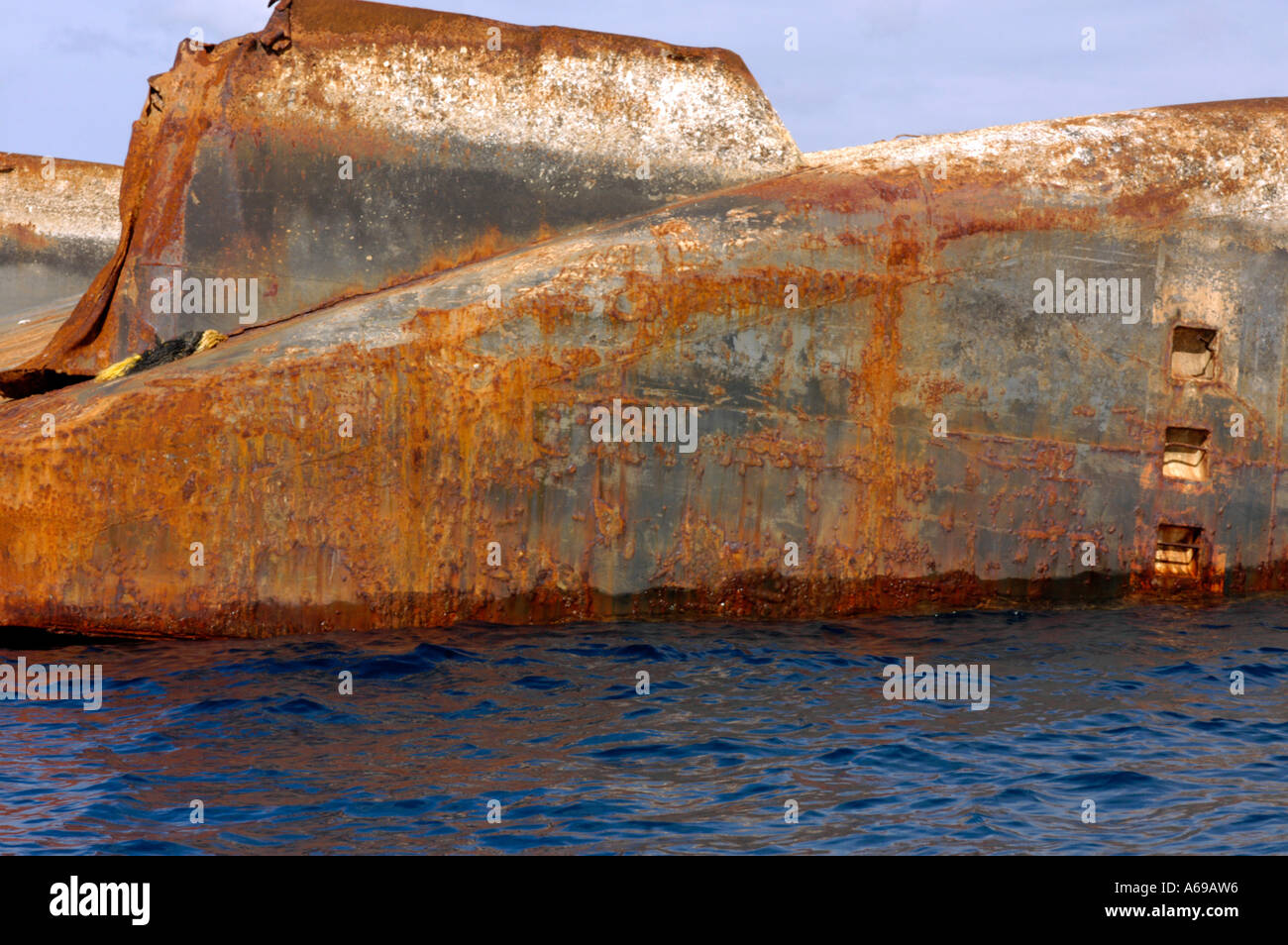 Sunk barge hi-res stock photography and images - Alamy