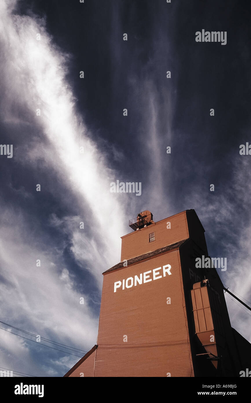 Grain elevator Alberta Canada Stock Photo - Alamy