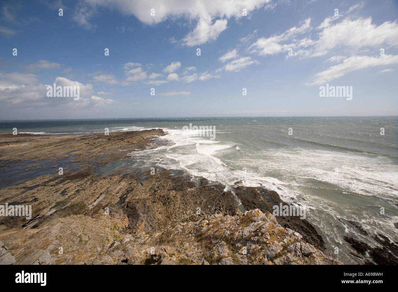 Wave cut platform wales hi-res stock photography and images - Alamy
