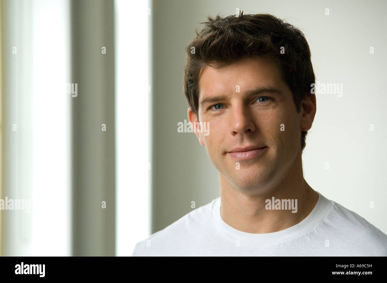 Modest model hi-res stock photography and images - Alamy