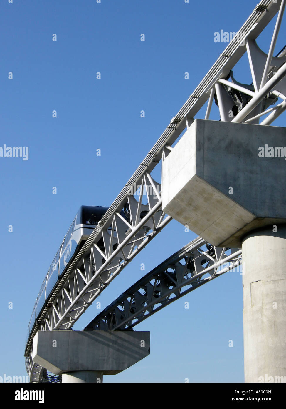 Above ground train hi-res stock photography and images - Alamy