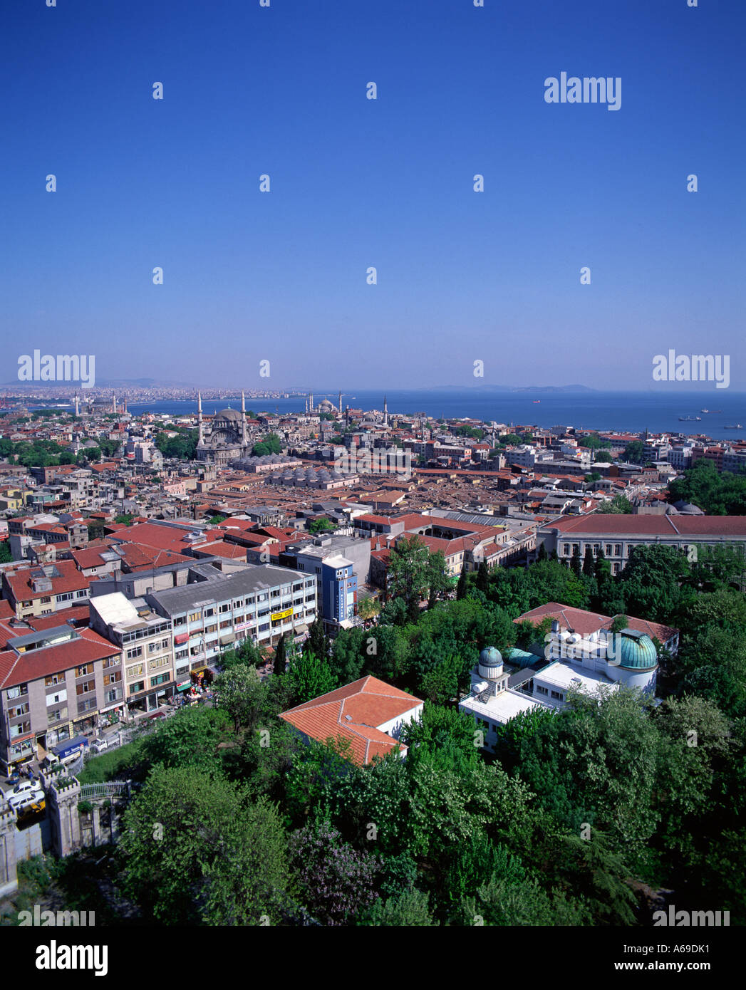 Campus buildings hi-res stock photography and images - Alamy
