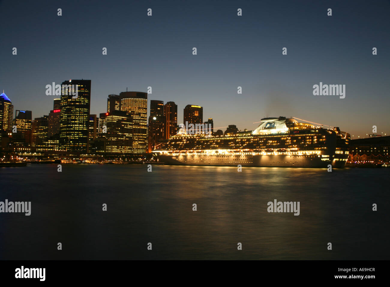 Sapphire Princess cruise ship docked at Circular Quay, Sydney ...