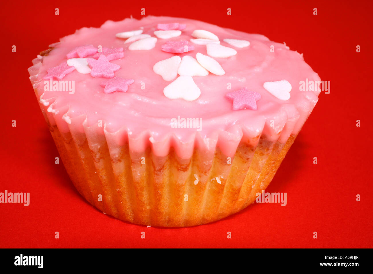 Pink iced cake hi-res stock photography and images - Alamy