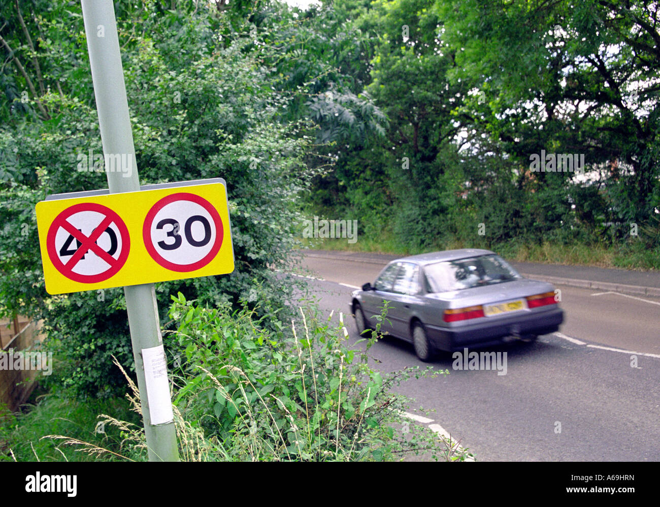 Reduced speed limit sign on road in Willand, Devon, England Stock Photo ...