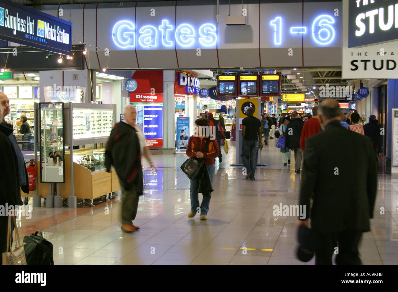 Heathrow Airport Terminal 4 London UK Stock Photo - Alamy