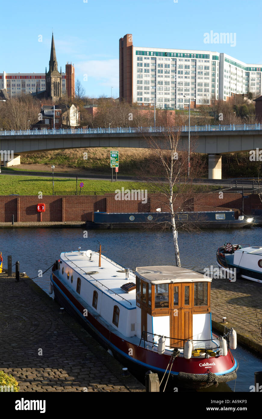 "Narrow boat" in Sheffield "Victoria Quays" at the Canal Basin in ...
