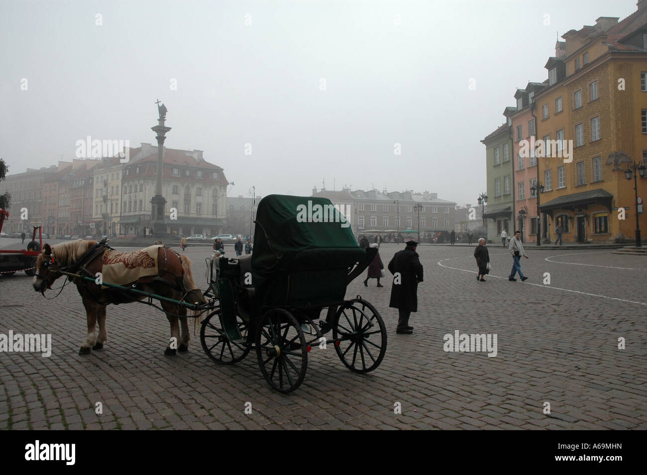 Horse droshky and Column of Sigismund III Waza at background, Old Town ...