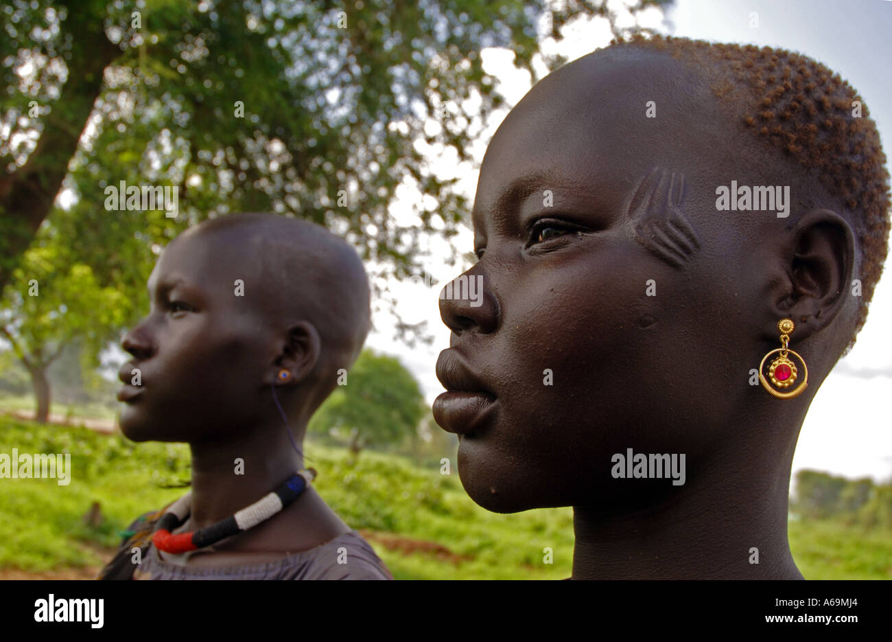 Dinka tribe hi-res stock photography and images - Alamy