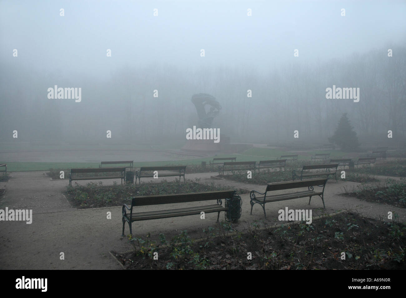 Frederic Chopin monument in Lazienkowski Park in Warsaw, Poland Stock ...