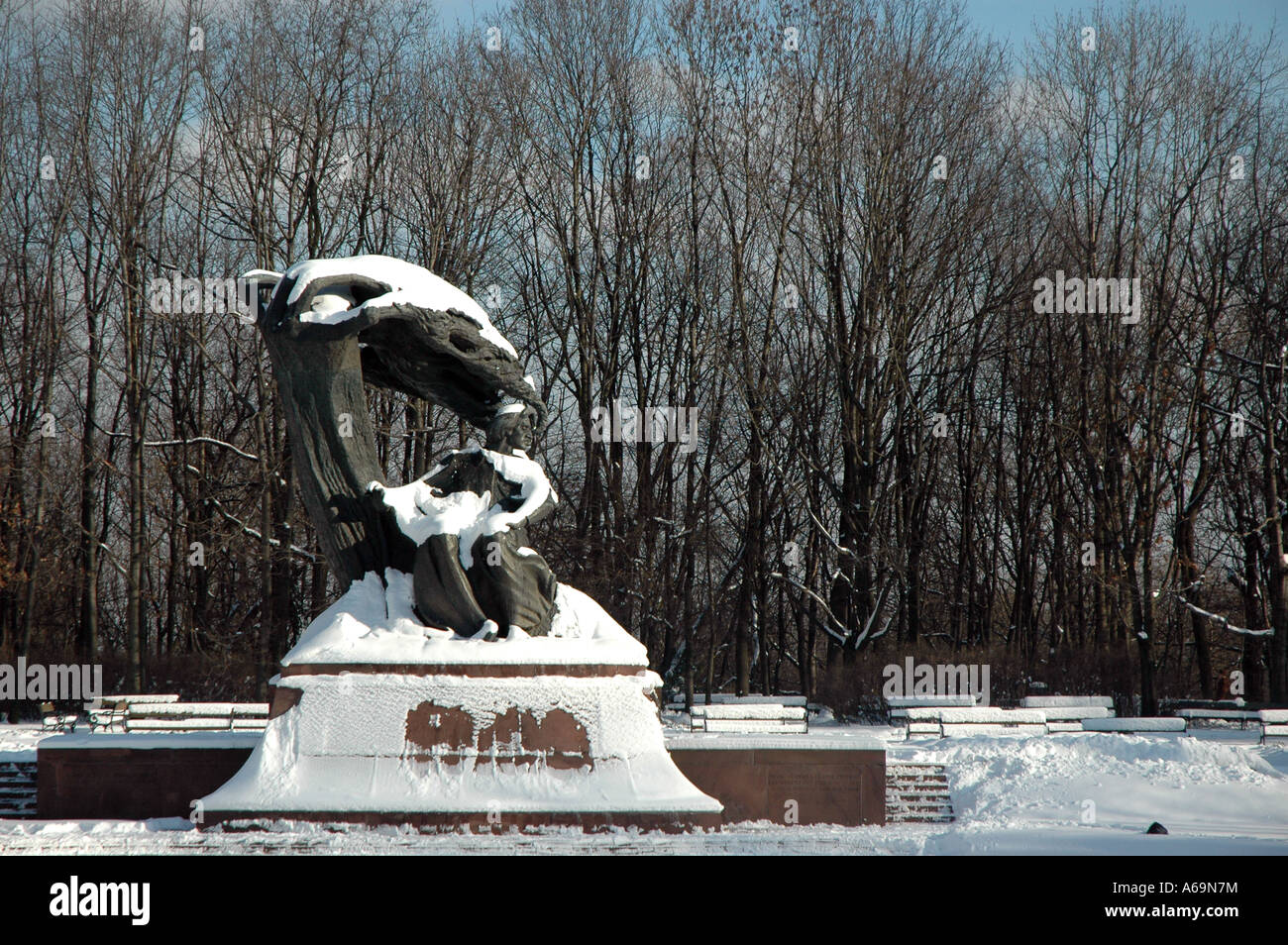 Frederic Chopin monument in Lazienkowski Park Warsaw Poland Stock Photo ...