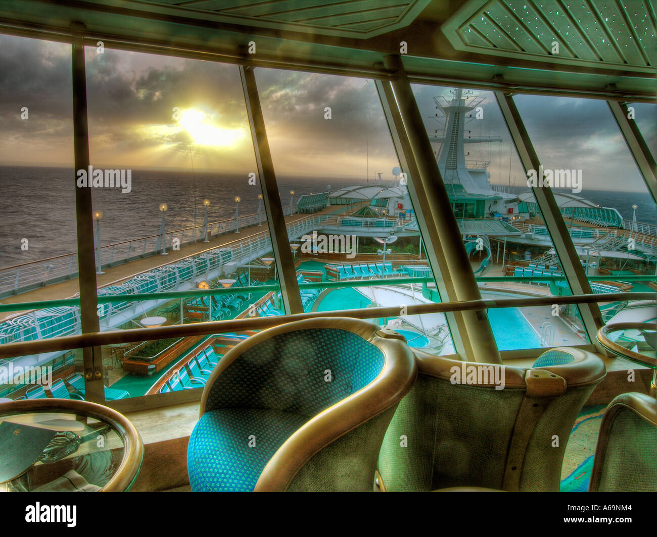 Over the ships rail hi-res stock photography and images - Alamy