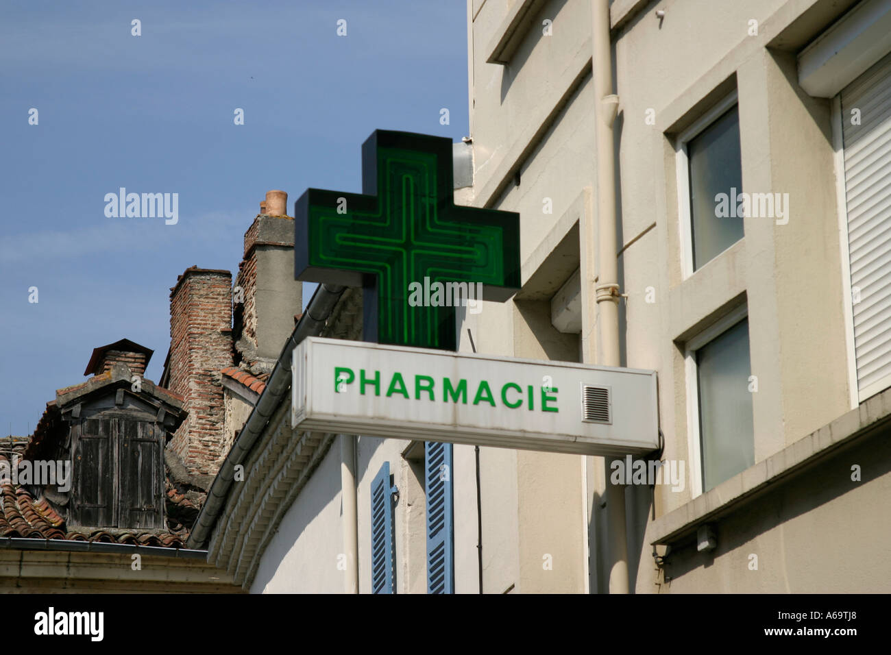 Pharmacy pharmacie french sign hi-res stock photography and images - Alamy