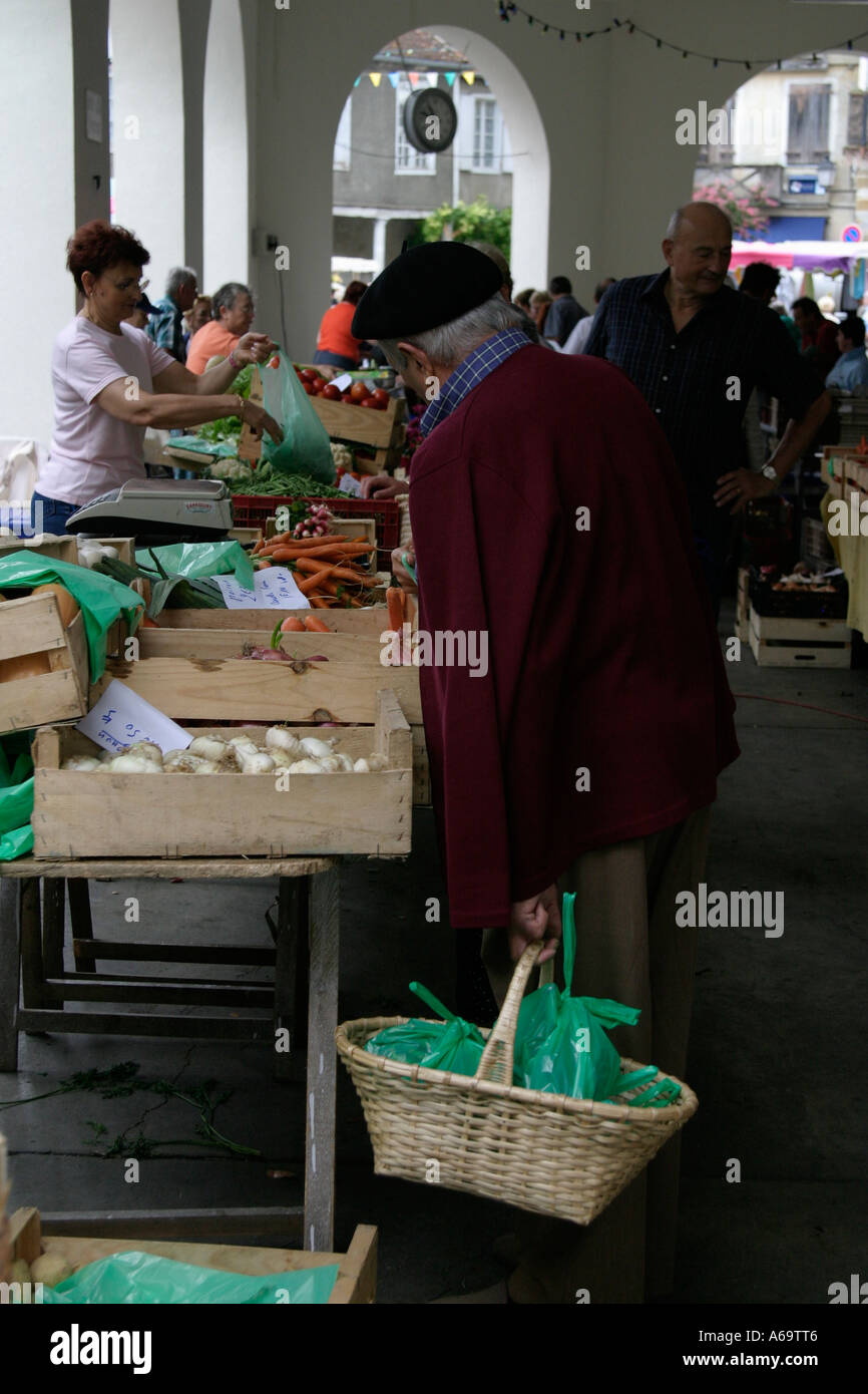 French man garlic beret hi-res stock photography and images - Alamy