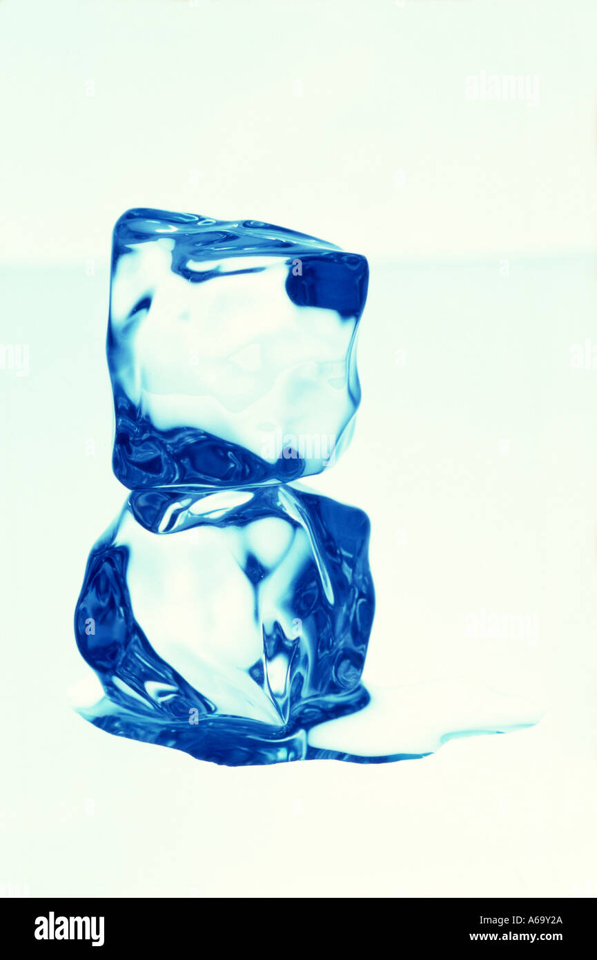 Ice cube tower hi-res stock photography and images - Alamy