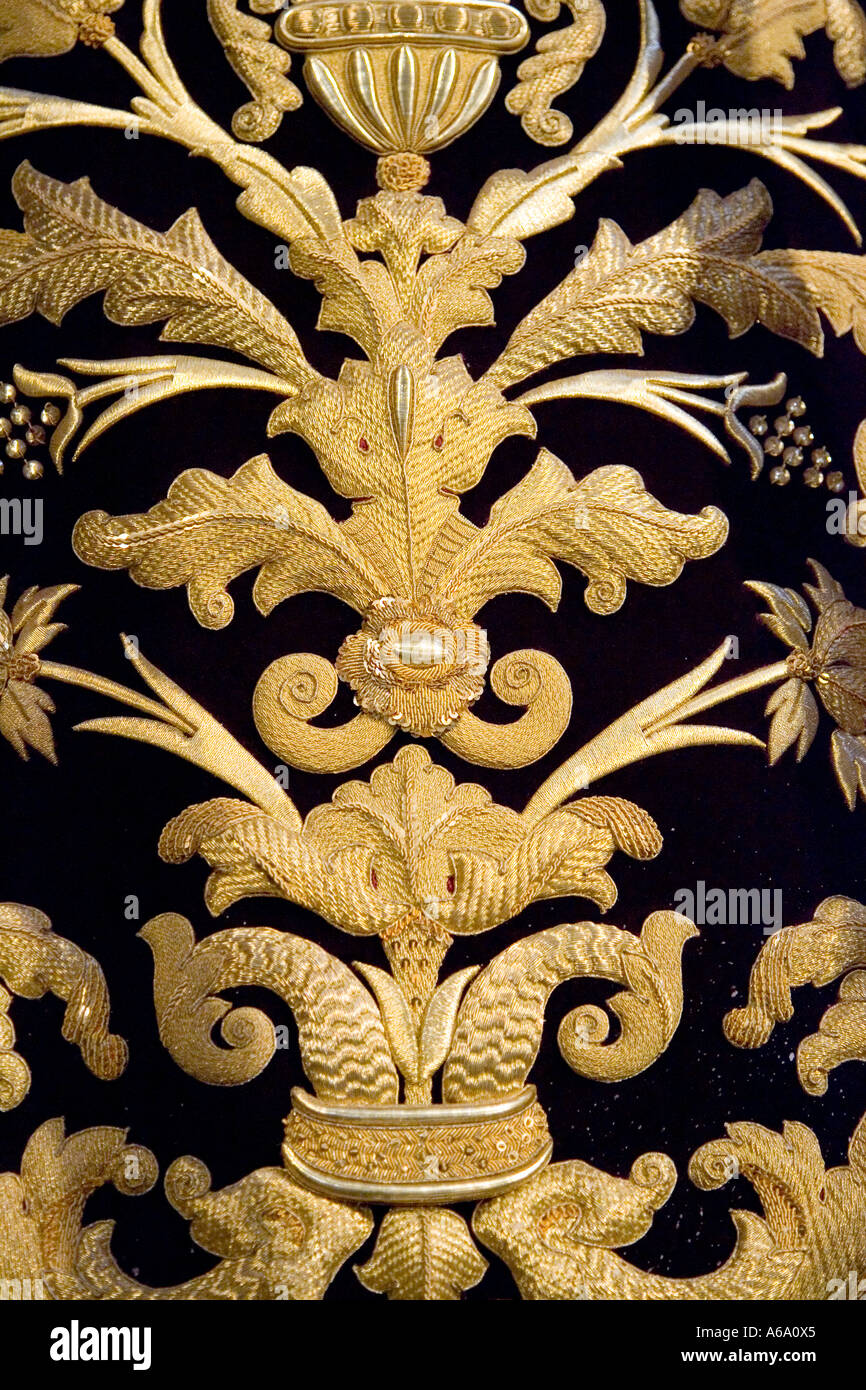 Gold thread hi-res stock photography and images - Alamy