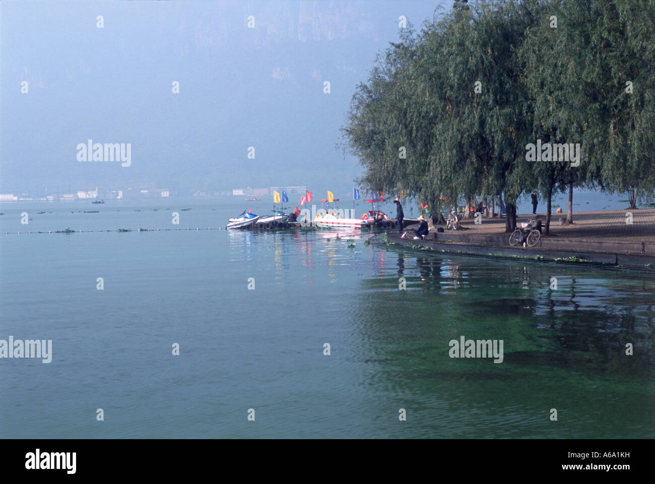 Dian chi lake hi-res stock photography and images - Alamy