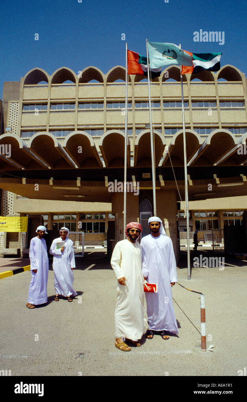 Abu Dhabi UAE Al Ain University Entrance & Students Stock Photo - Alamy