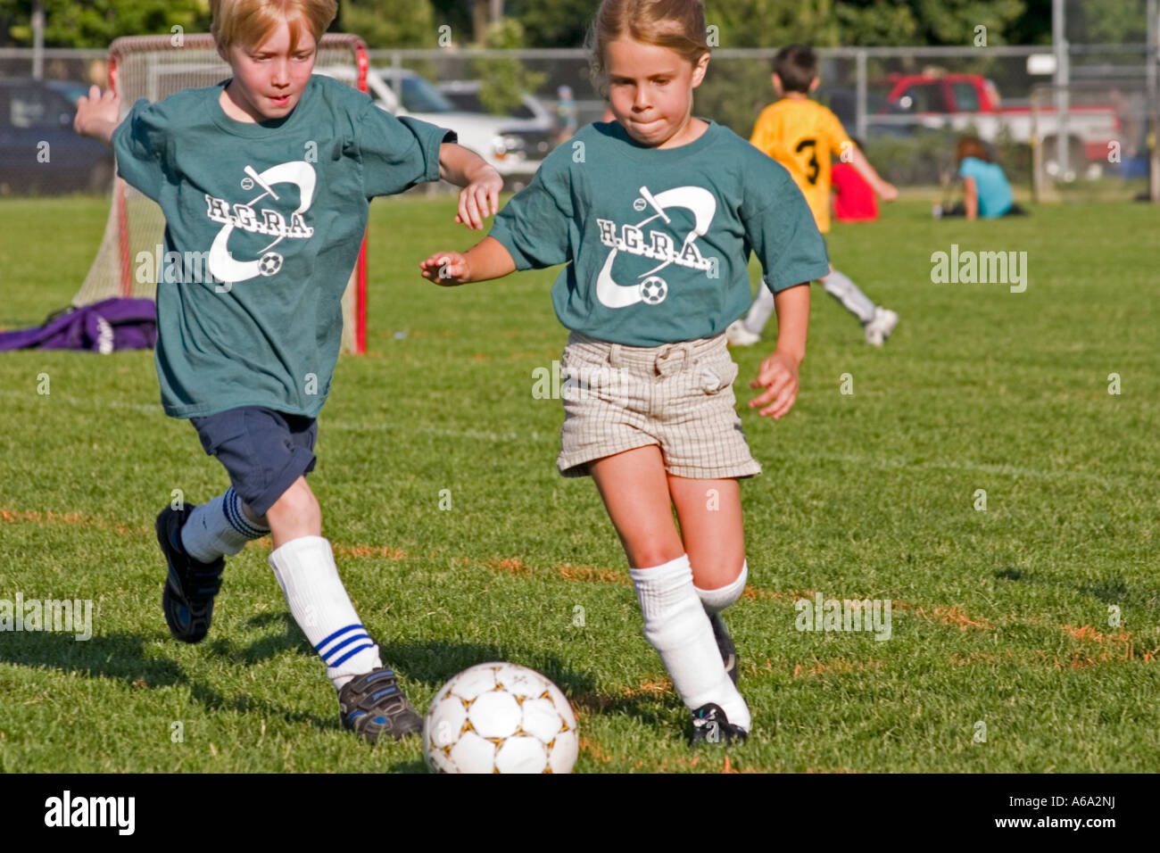 Two boys compete in childrens hi-res stock photography and images - Alamy