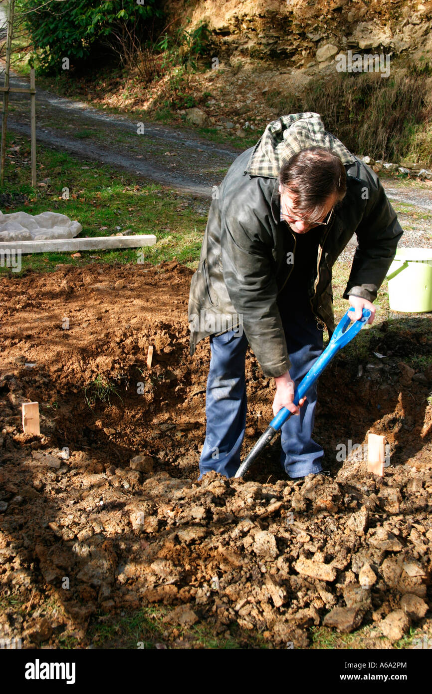 Pond building digging hi-res stock photography and images - Alamy