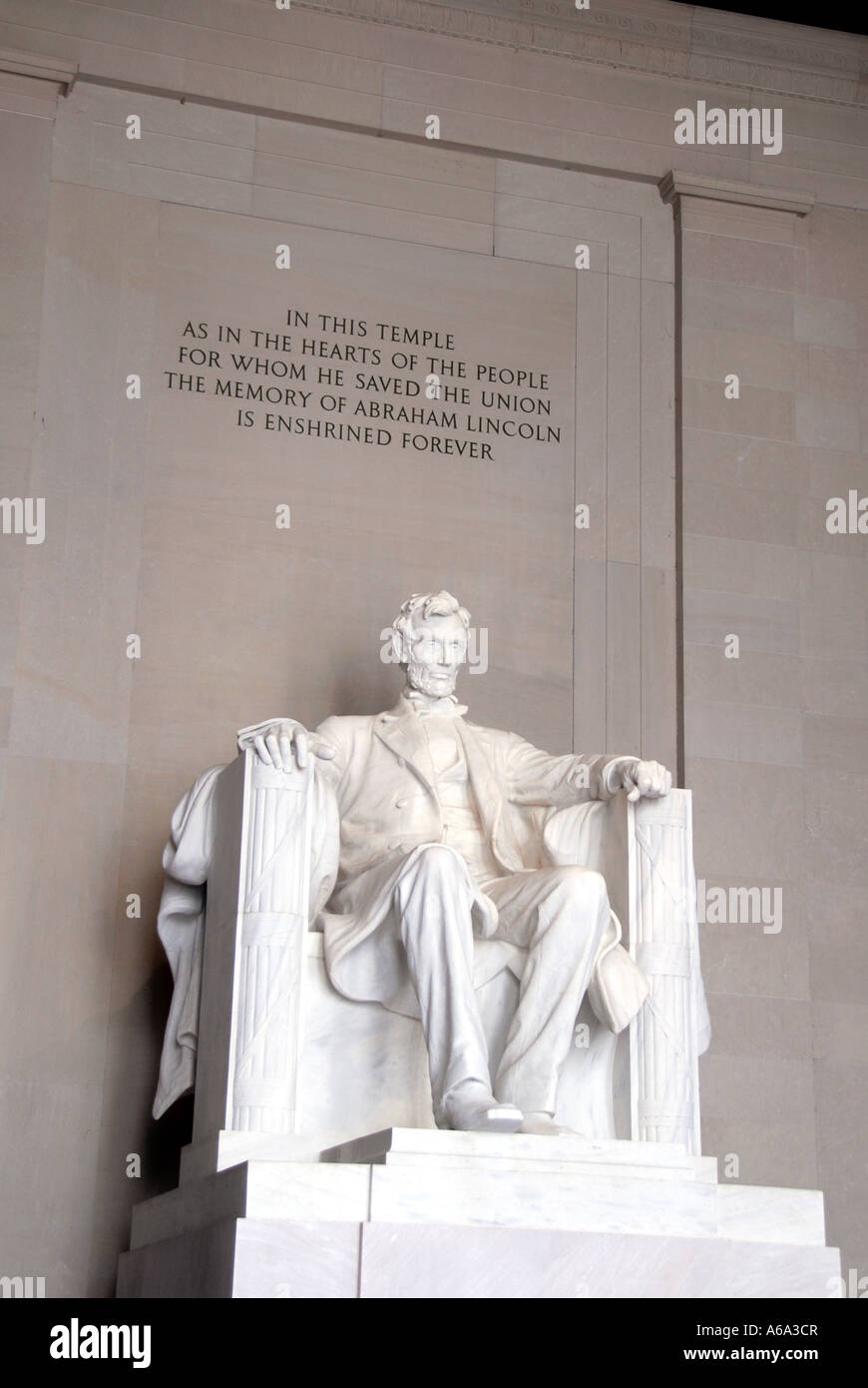 Lincoln Memorial statue and inscription Stock Photo - Alamy