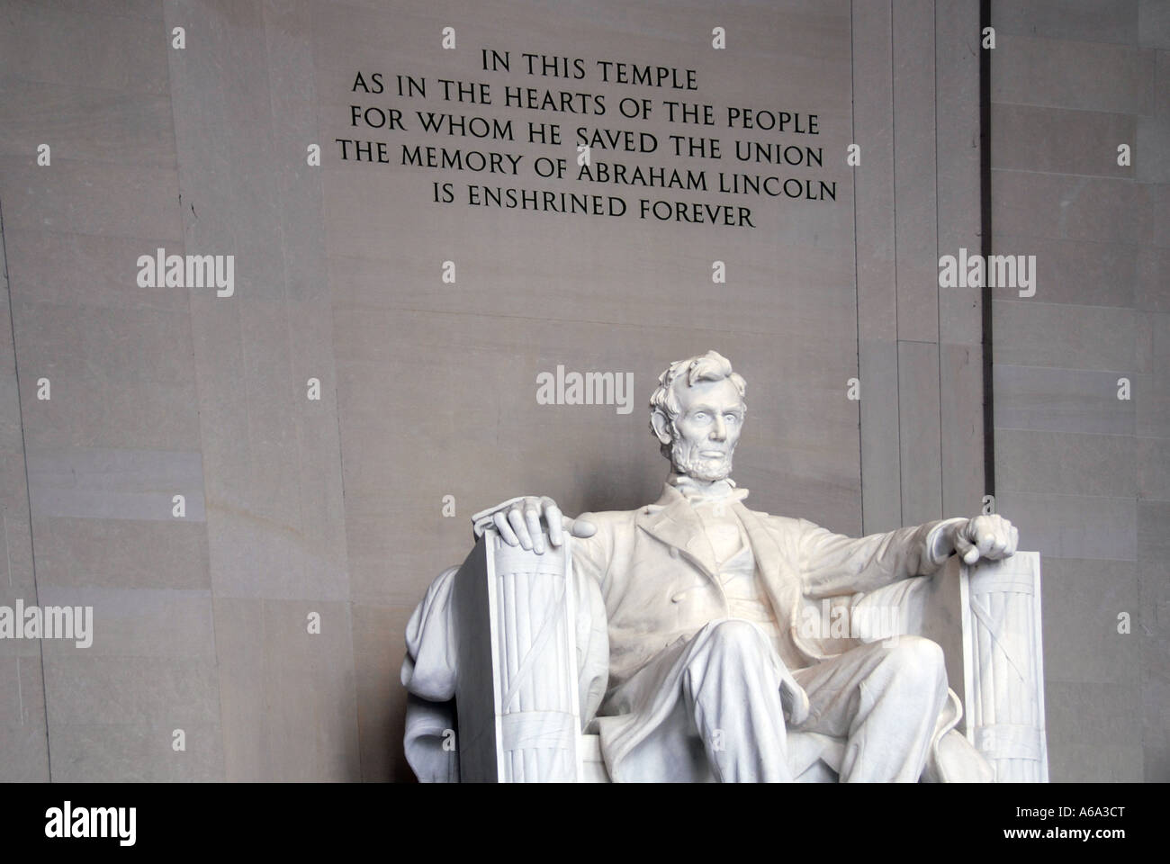Lincoln Memorial statue and inscription Stock Photo - Alamy
