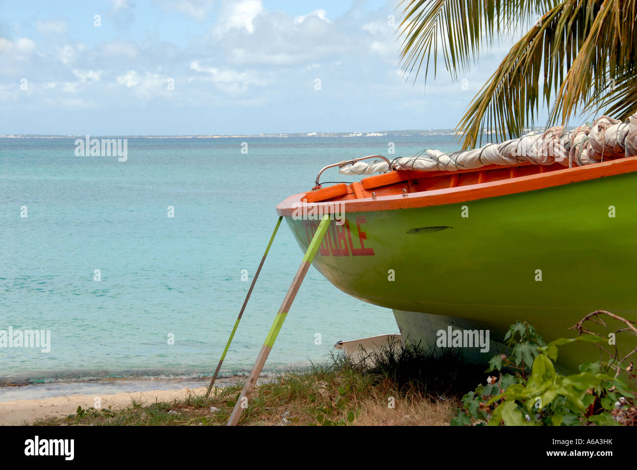 Beached rowboat facing the sea Stock Photo - Alamy