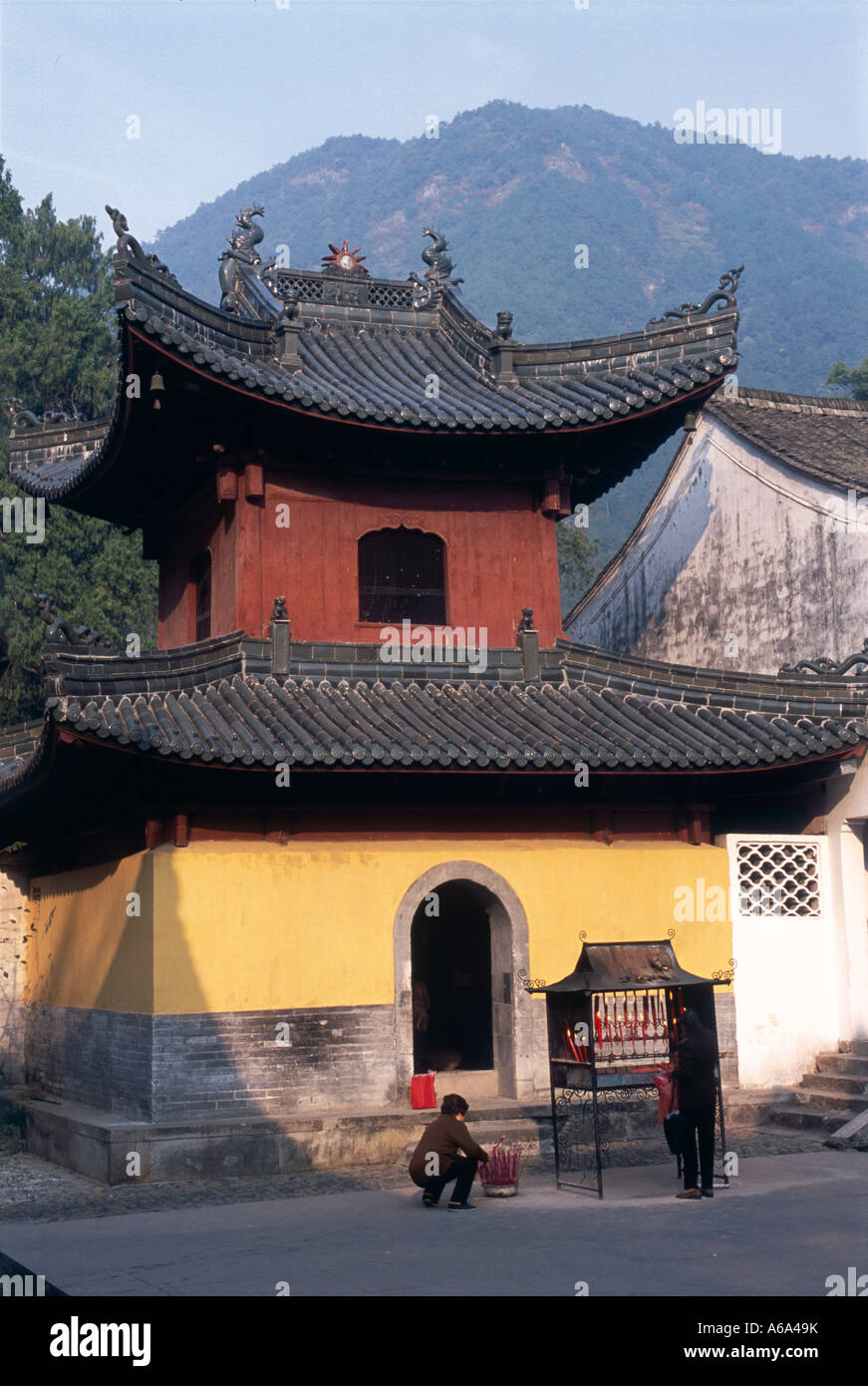 Guoqing si monastery hi-res stock photography and images - Alamy