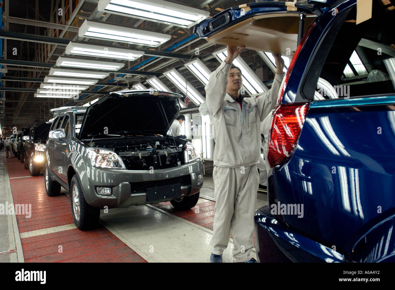 Assembly line of Baoding Great Wall (Changcheng) Automobile. 10 Nov ...