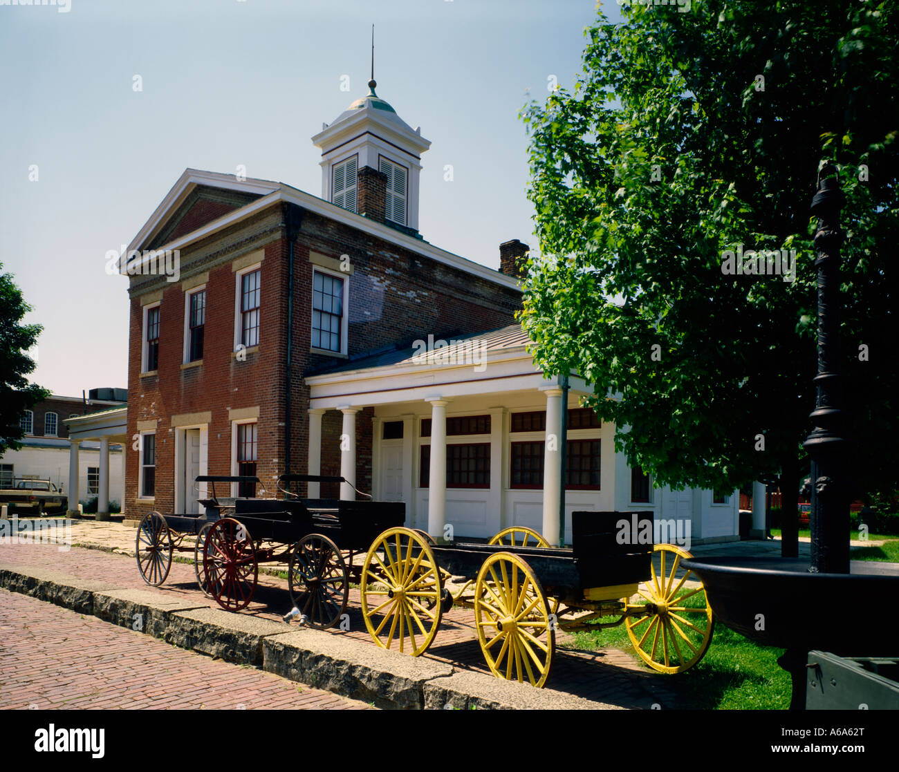 Old market house galena hi-res stock photography and images - Alamy